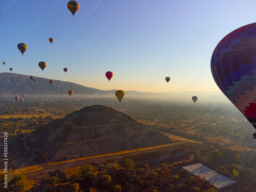 Sunrise on hot air balloon over the Teotihuacan pyramid Stock Photo ...