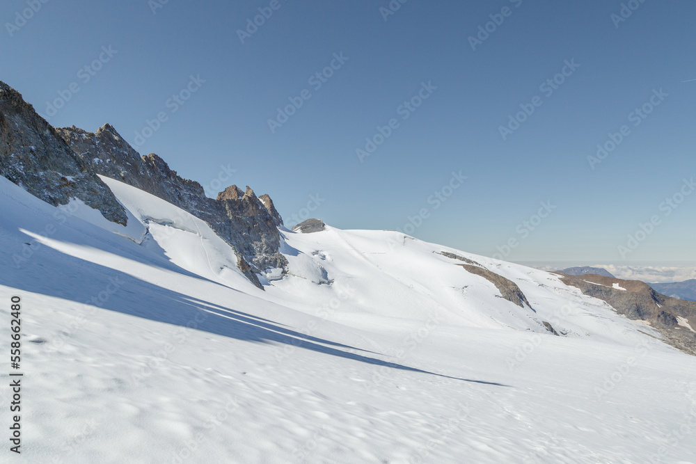 Panorama depuis le col de la Girose dans les Hautes Alpes, massif des ...