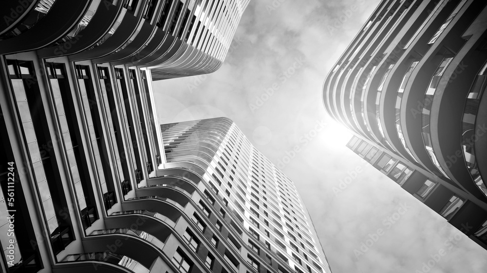 Foto The narrow passage between modern residential buildings. Walls of ...