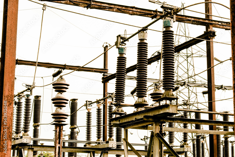 Electrical distribution station with high voltage electrical components ...