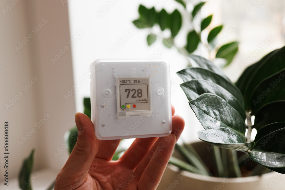 Photo Stock CO₂ sensor monitor. Indoor air quality sensor. Healthy work ...