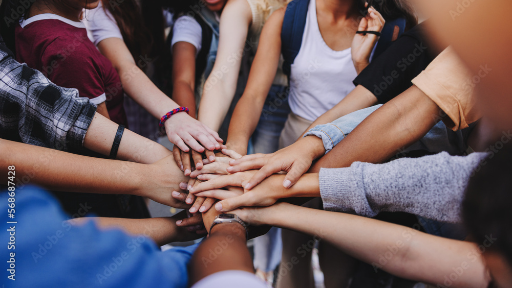 Stock-Foto „Multicultural teenagers expressing their unity and teamwork ...