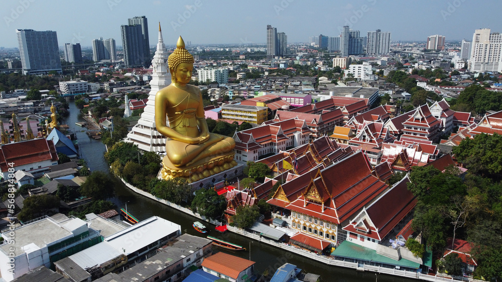 Foto de Stock Aerial view of a big Buddha golden statue at Wat Paknam ...