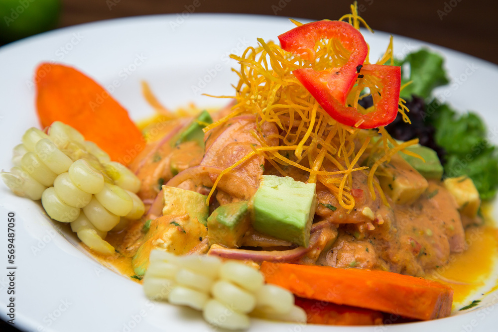 Plato de comida típica del Perú, en las fotos se puede apreciar el Arte ...