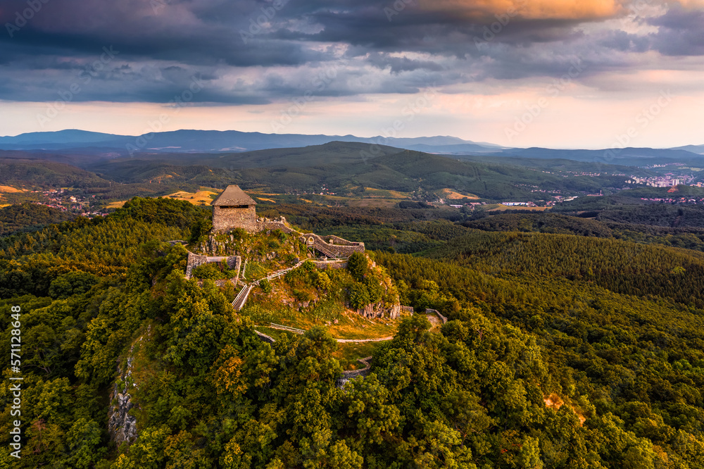 Foto de Stock Salgotarjan, Hungary - Aerial view of Salgo Castle (Salgo ...