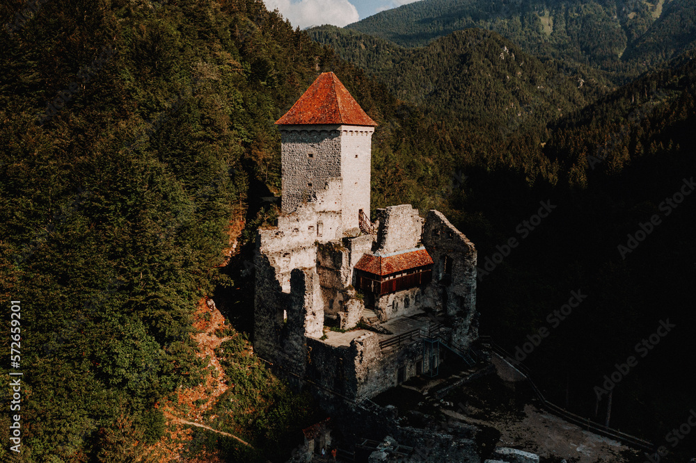 Slowenien - Burgruine Grad Kamen Stock Photo | Adobe Stock