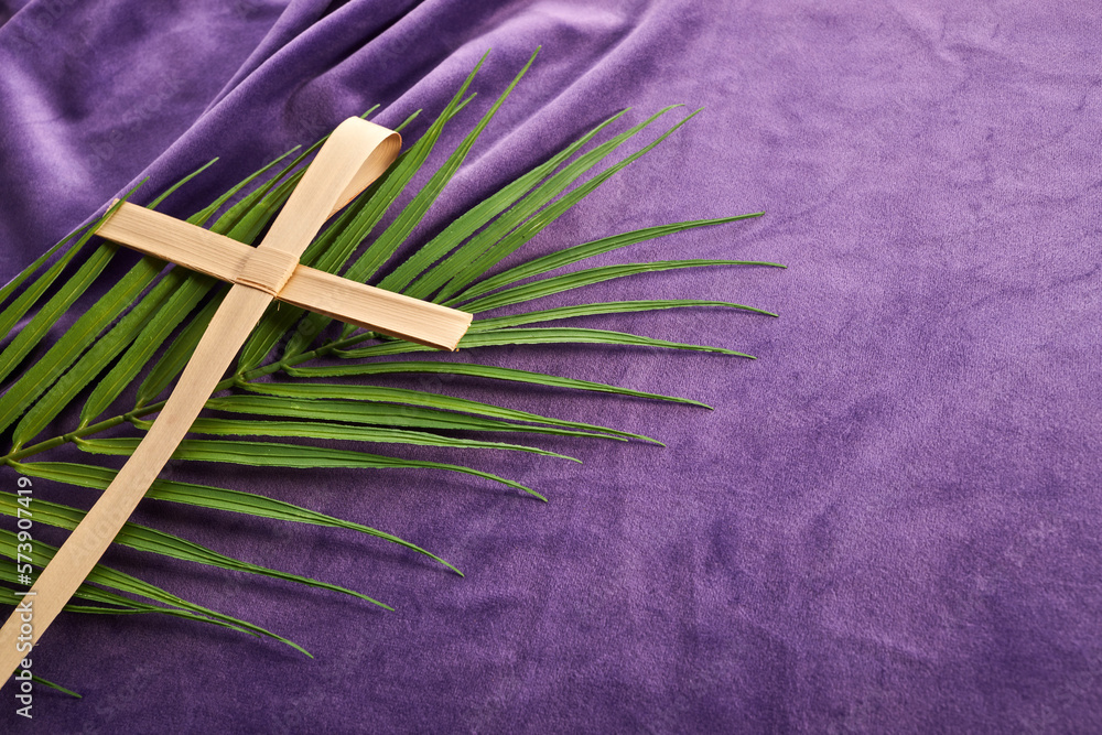 Lent season, Holy week and Good friday concept. Palm leave and cross on ...