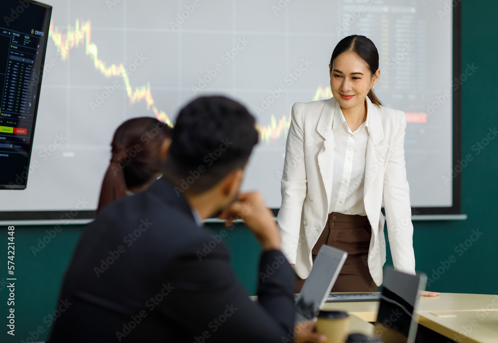 Foto Millennial Asian happy professional successful female ...