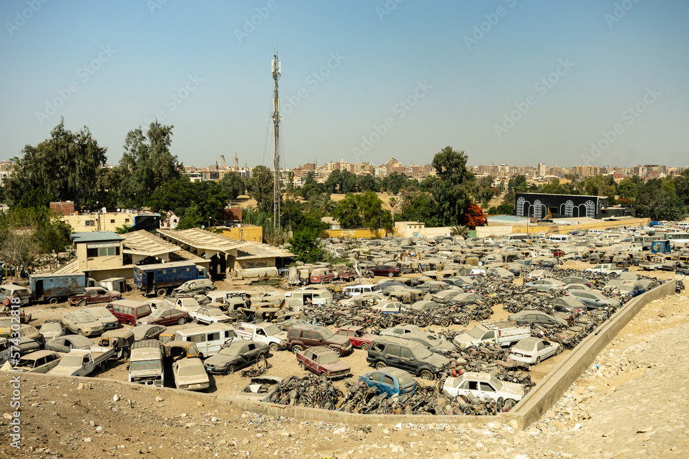 junkyard in front of the pyramids of giza. Hundreds of cars ...