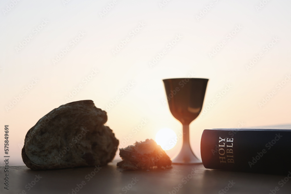 Foto de Stock Holy Communion last supper bread and wine and bible book ...