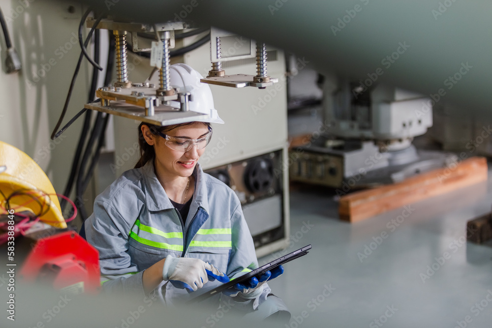 Foto de Stock Engineers woman use tablet to check condition robotic arm. female technician ...