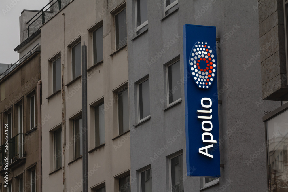 COLOGNE, GERMANY - NOVEMBER 7, 2022: Logo of Apollo Optik on their ...
