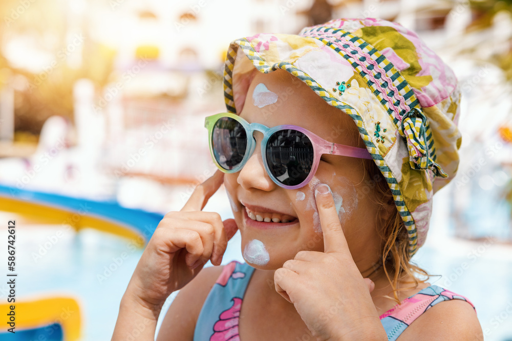 child put on sunscreen on face. skin protection from sunburn Stock ...