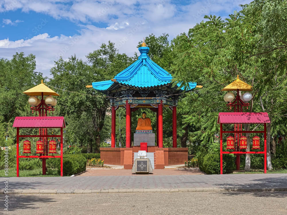 Foto Elista, Russia. Statue of Buddha Shakyamuni in a six-sided ...