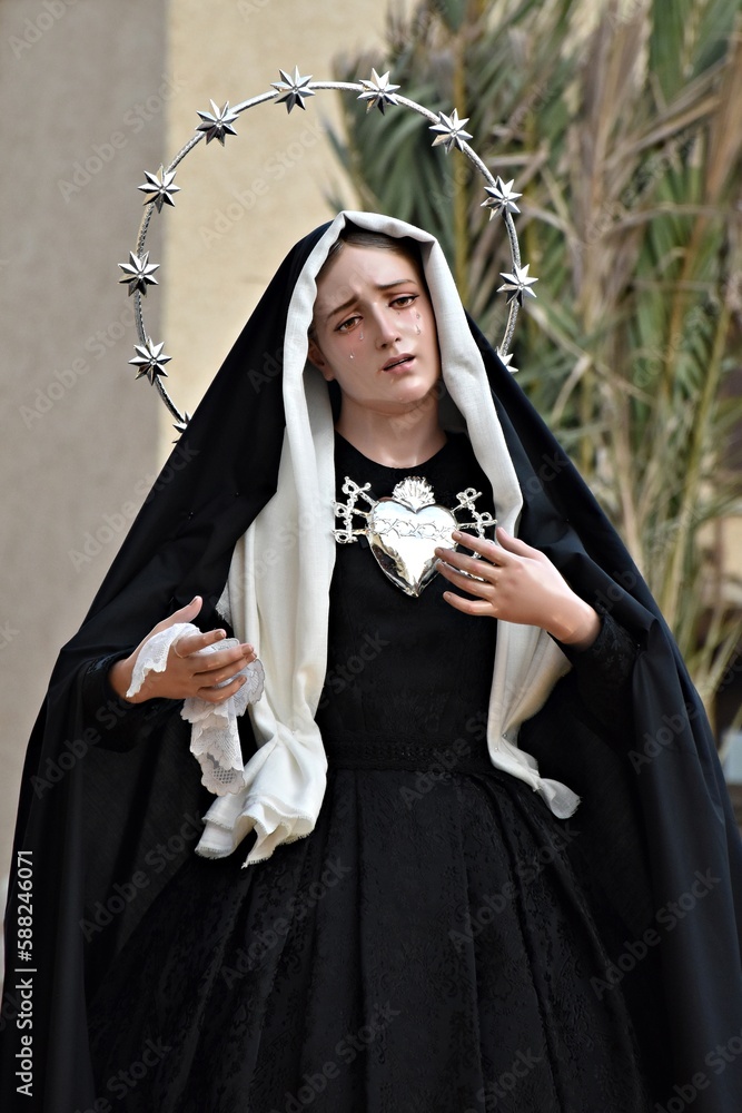 Foto de Stock Virgen de los Dolores en procesión | Adobe Stock