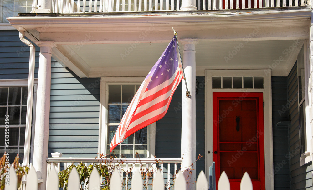 Fotografie The US flag on a pole is a symbol of patriotism and unity ...