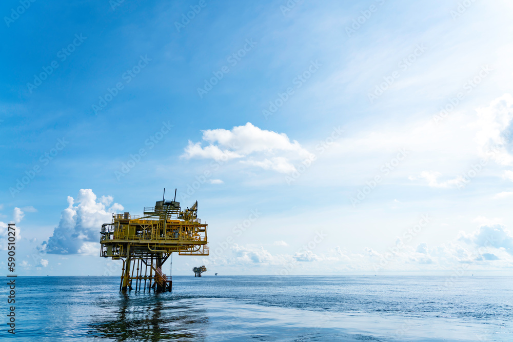 Offshore oil and gas wellhead remote platform which produced raw ...