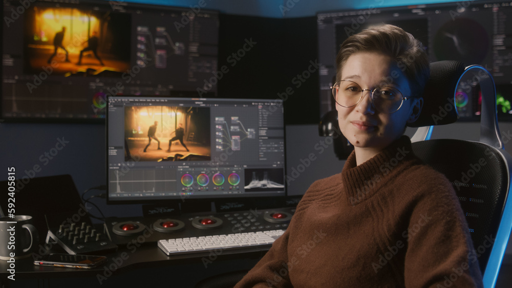 Foto de Stock Young female video editor records for blog, talks about ...