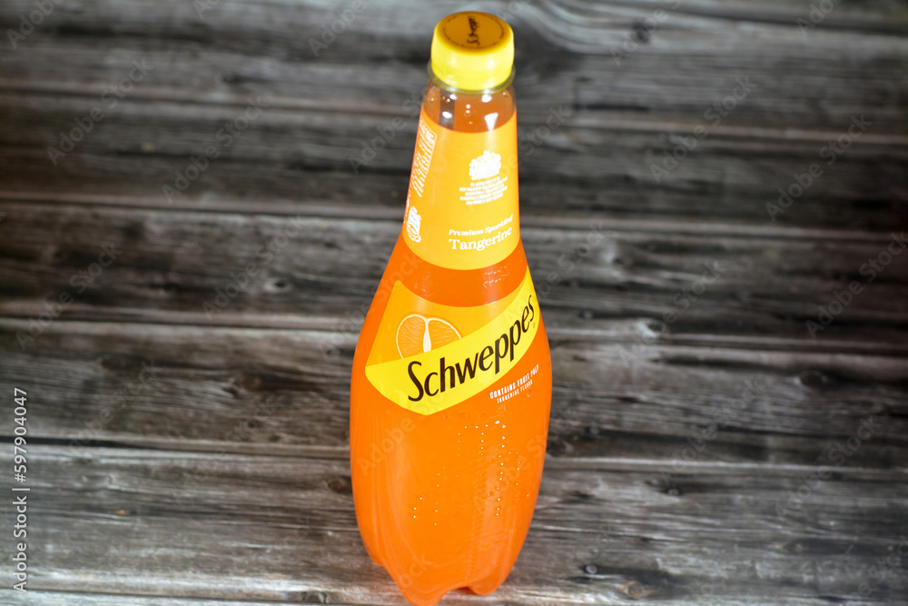 Foto stock di Cairo, Egypt, April 28 2023: Schweppes premium sparkling ...
