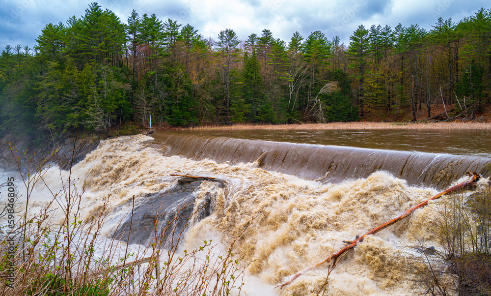 Quechee Gorge Dam along the Ottauquechee River in Hartford, Vermont ...