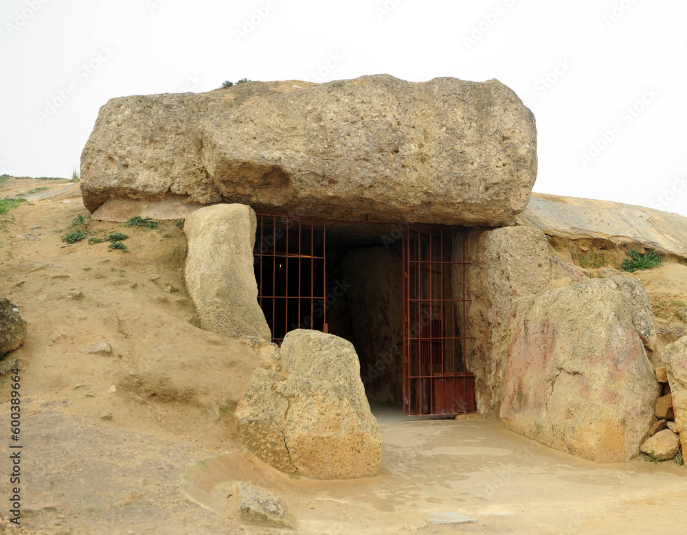 Dolmen de Menga, monumento megalítico (3er milenio antes de Cristo) en ...
