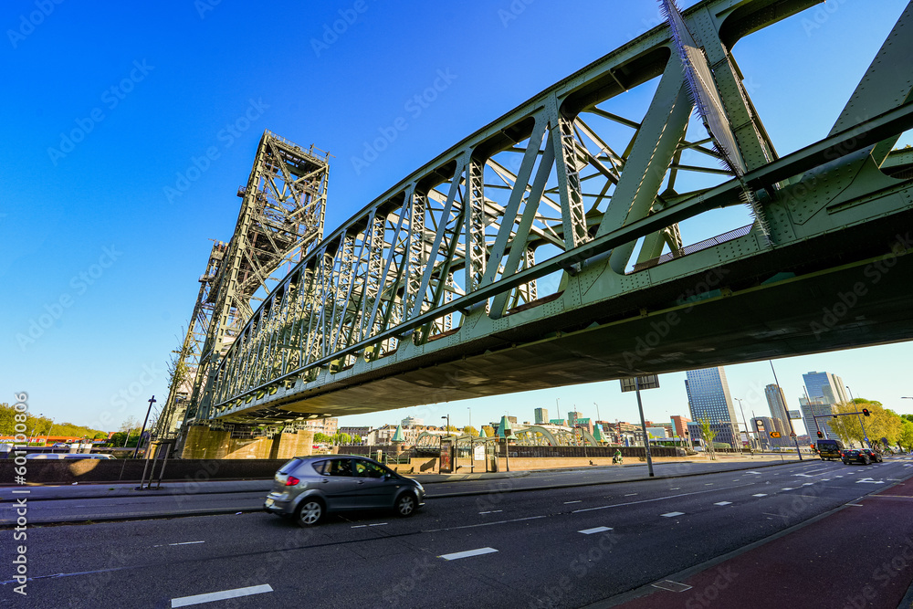 Foto Koningshavenbrug ("King's Haven Bridge") is an industrial-style ...