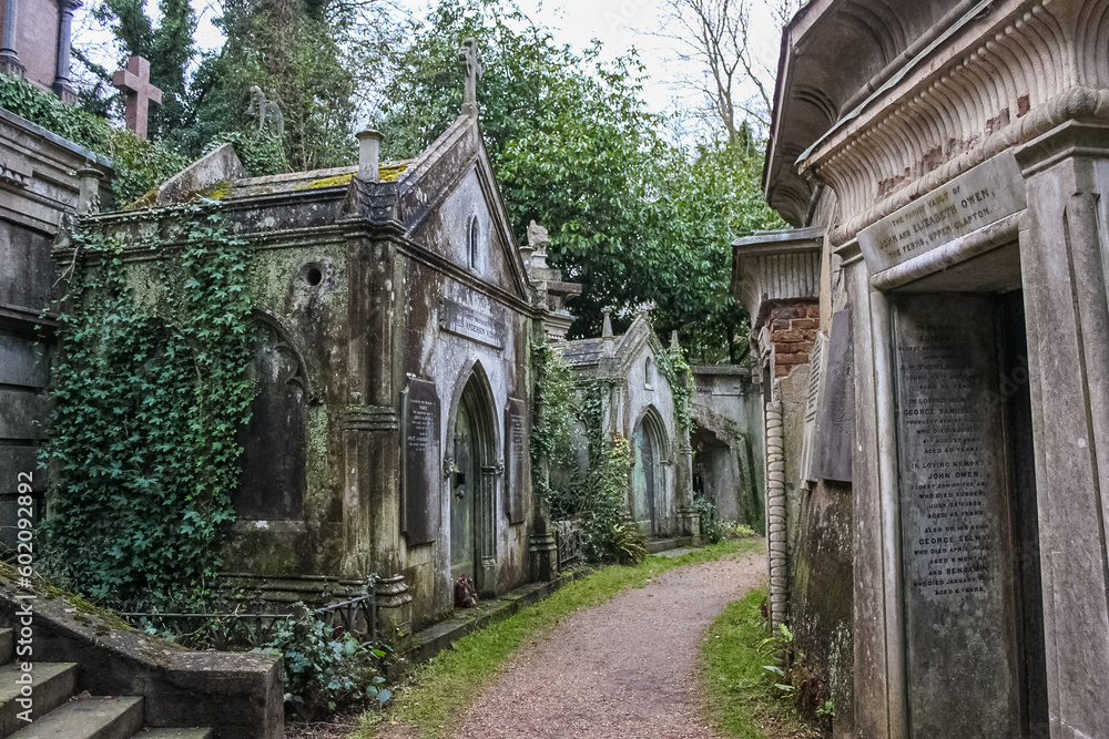 Highgate Cemetery famous for it's romantic victorian architecture and ...