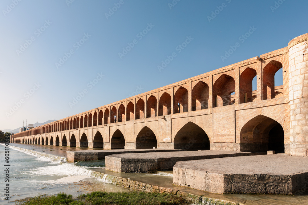 Si-o-Se Pol (Bridge of 33 Arches or Allahverdi Khan Bridge) on ...