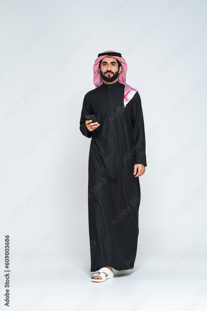 Handsome saudi arabian middle-eastern man with traditional thwab ...