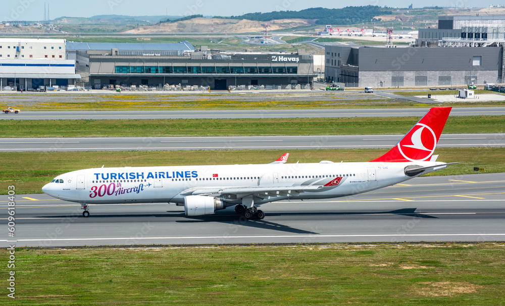 Stock-Foto „Istanbul, Turkey - June 3, 2023: Turkish Airlines Airbus ...