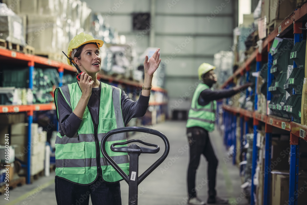 Photo Stock Warehouse supervisor uses two way radio for seamless ...