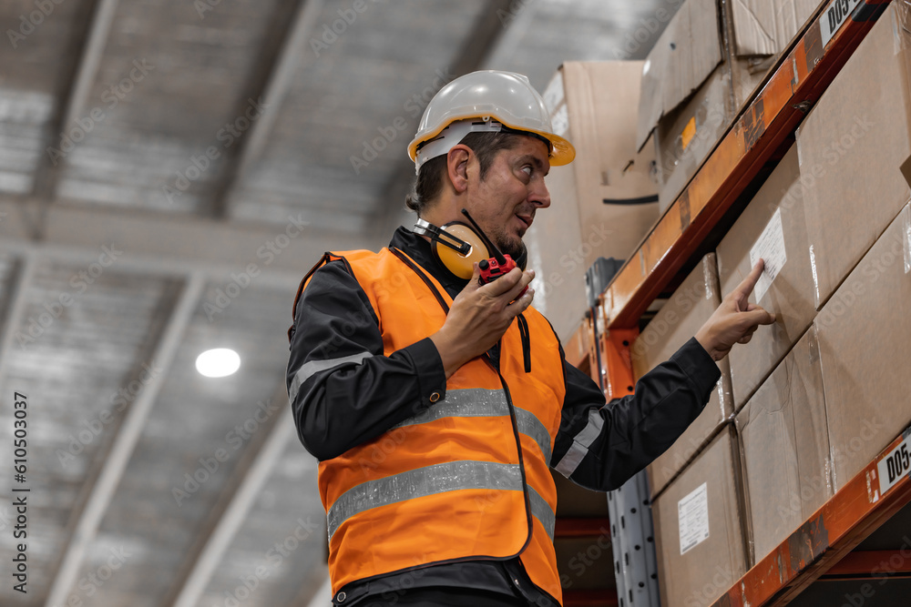 Photo Stock Warehouse supervisor uses two way radio for seamless ...