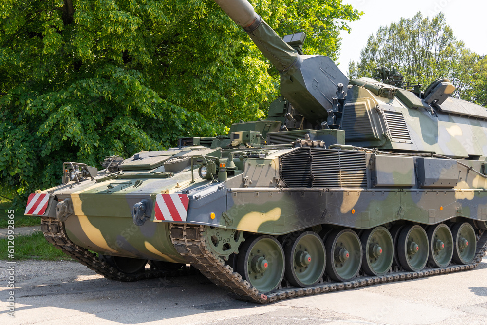 Panzerhaubitze 2000 (PzH 2000) armored howitzer, german 155 mm self-propelled howitzer developed ...