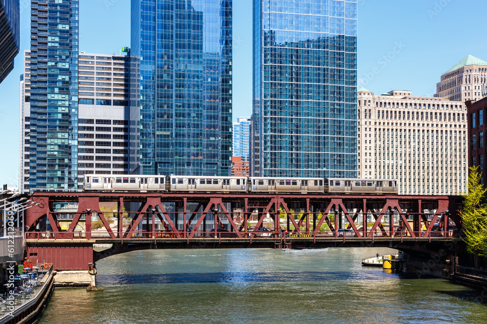 Chicago "L" Elevated Metro rapid rail transit train public transport on ...