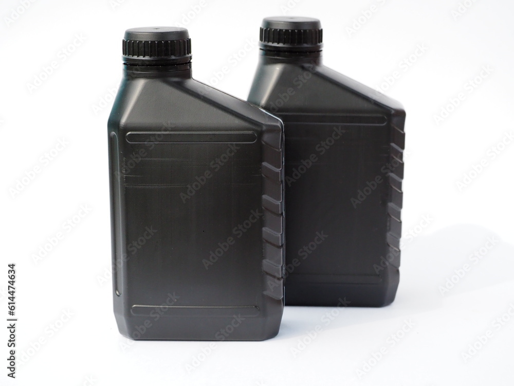 Engine oil can isolated on white background. Four-stroke engine oil ...