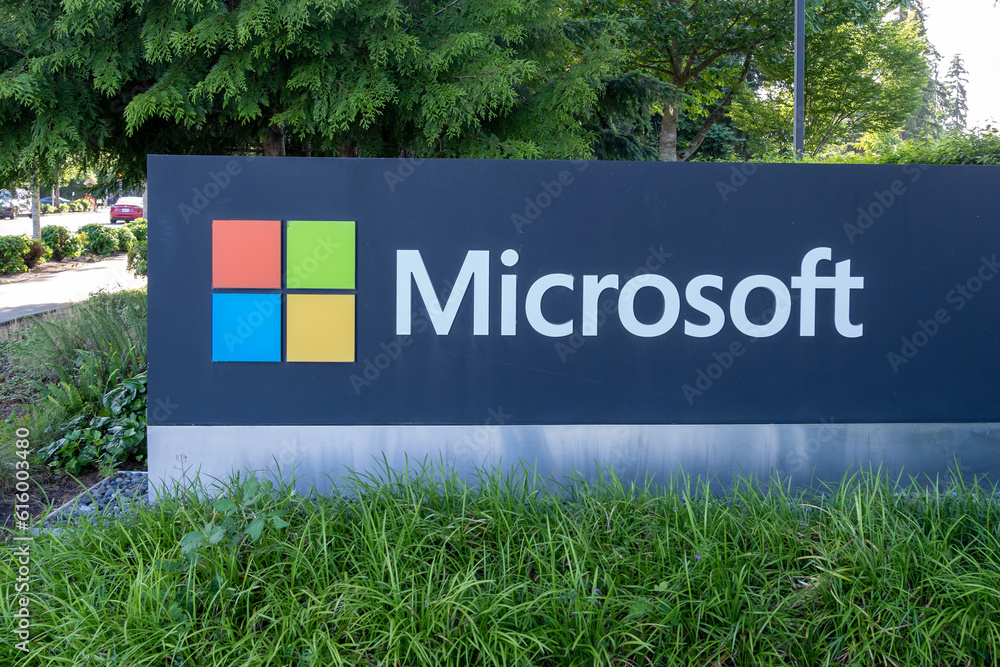 Microsoft sign on the building at its Silicon Valley Corporate campus ...