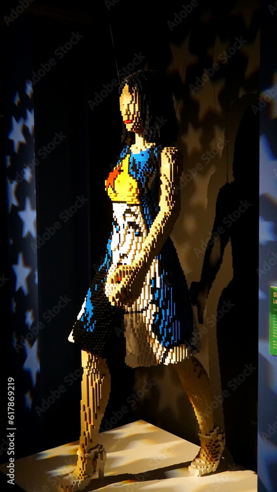 WONDER WOMAN made with Lego bricks by Nathan Sawaya of The Art of the ...