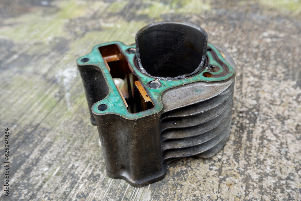 damaged motorcycle piston cylinder block due to incorrect installation ...