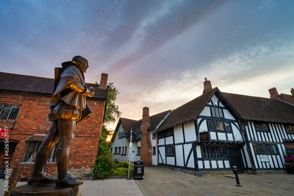 Side view of William Shakespeare, statue by James Butler and John Bird ...
