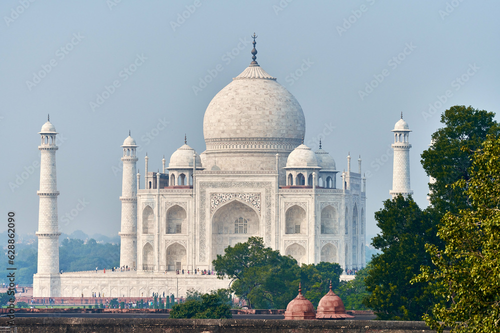 Taj Mahal white marble mausoleum landmark in Agra, Uttar Pradesh, India ...