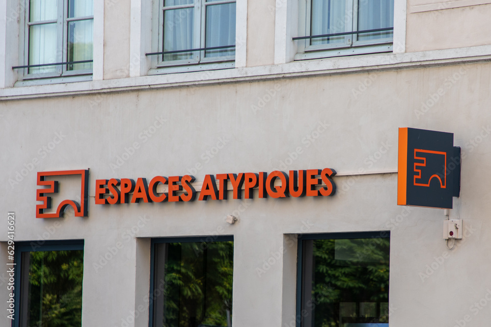 espaces atypiques logo sign office brand text company real estate ...