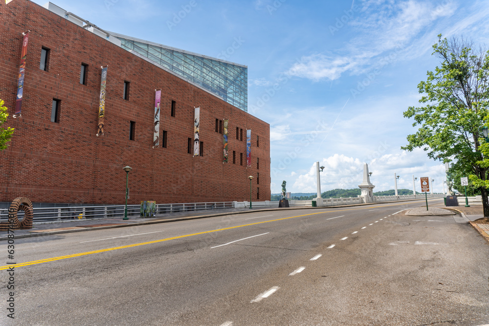 Chattanooga, Tennessee: Tennessee Aquarium Ocean Journey, Market Street ...