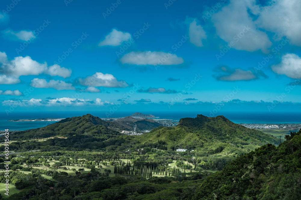 Nuʻuanu Pali Lookout, Oahu, Hawaii. Impressive view of windward Oʻahu ...