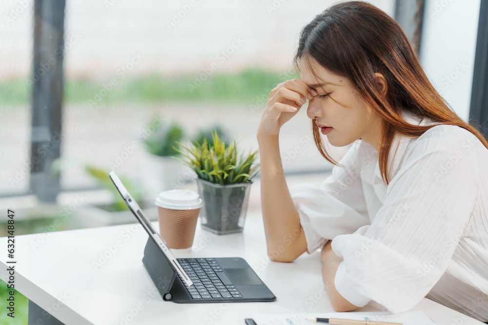 Businesswoman and stress, How can they fight it? Pain, including back ...