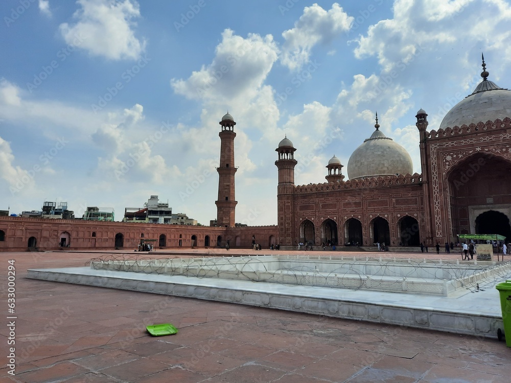 Beautiful daytime view of Badshahi Mosque in Lahore, Pakistan. Badshahi ...
