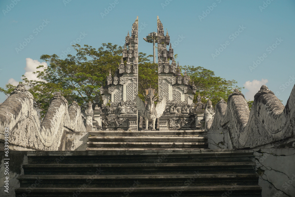 Lembuswana statue, mythological animal who has head of lion with crown ...