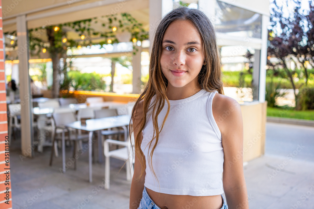 Foto de Stock Outdoor portrait of 12 years old girl with long hair ...