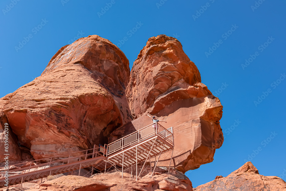 Photo Stock Scenic view of staircase of Atlatl rock showing the ancient ...