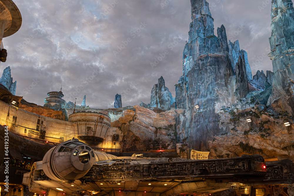 Disney's Star Wars: Galaxy's Edge Theme Park at Walt Disney World ...