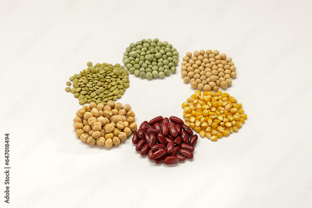 Typical Latin dry beans, lentils, green peas, dry peas, corn, red beans ...